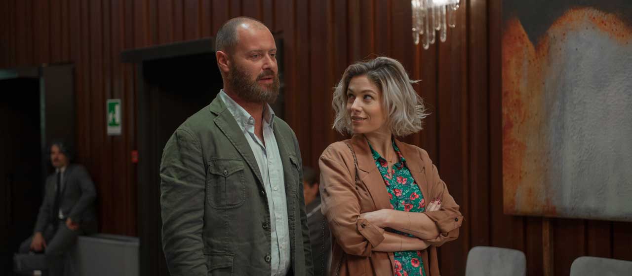 Warner Bros. Pictures presenta: Uno di famiglia, la nuova commedia di ...